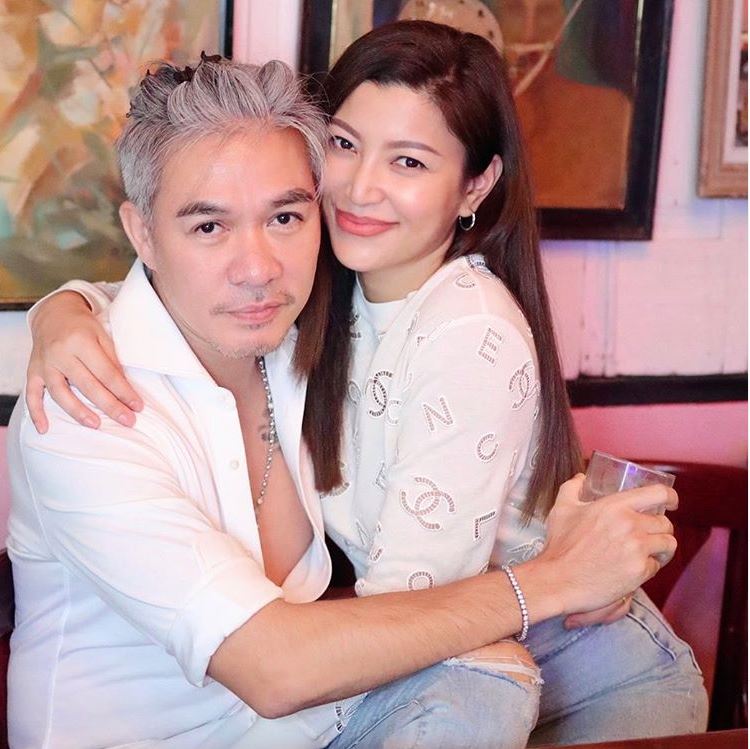 วิบวับมากแม่! “เอมมี่ มรกต” ตาโต สามีจัดใหญ่เซอร์ไพรส์วันเกิด – UndubZapp